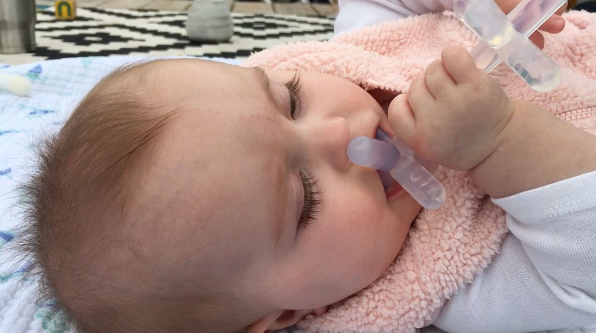 The best baby teether: 1-pack clear silicone teether – Moonjax®